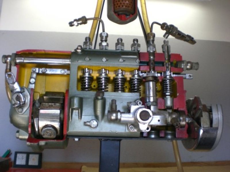 Vendo Pompa Iniezione Diesel 6c Sezionata