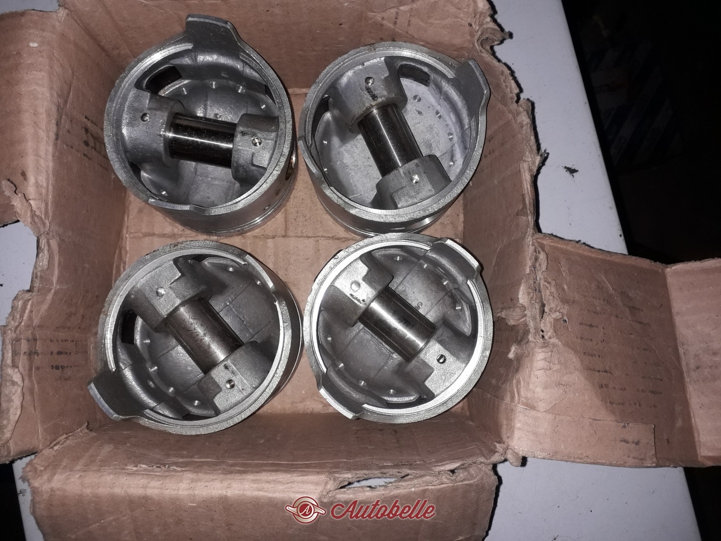 Vendo Serie 4 pistoni classe 0.4 4/10 per Lancia Beta Berlina e HPE ...
